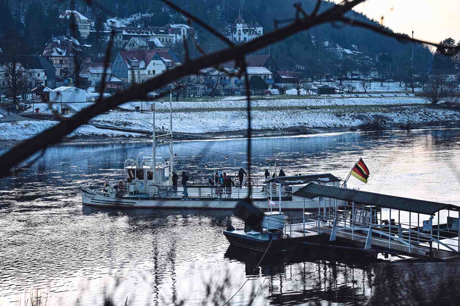 Die Fähre in Rathen – "Bergland" & "Ratiner" zur Fahrt über die Elbe ...